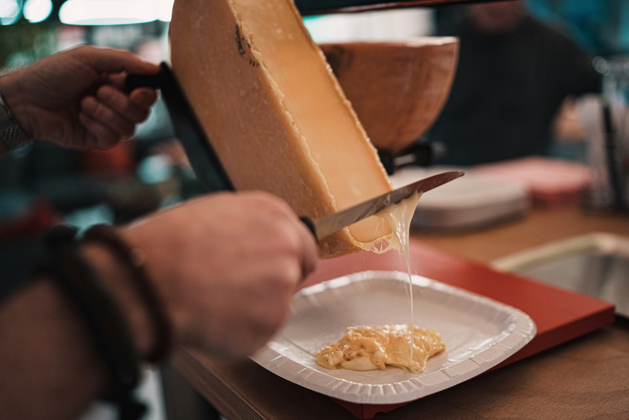 Raclette: Das Walliser Käsegericht - Ansiedlung Schweiz